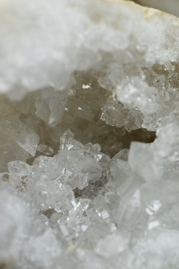 Marokkaanse Bergkristal geode, 0.5-1 kg, circa 10-12 cm - Happy Spirit
